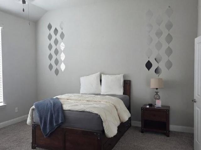 1 Br, 1 bath, Single Family 3448 Evergreen Way