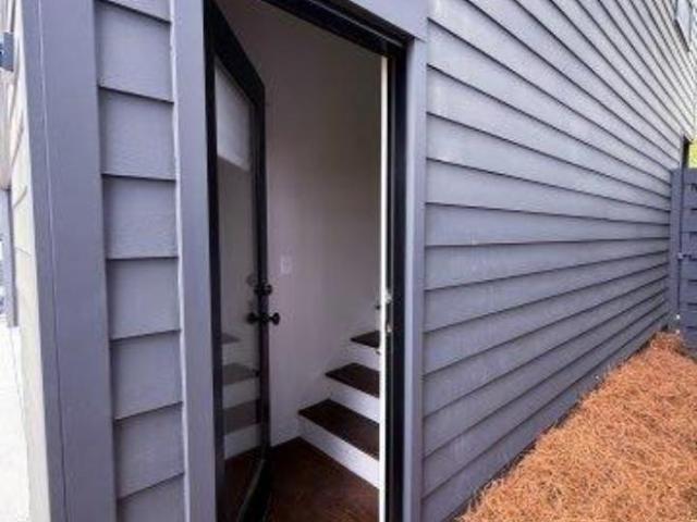 1 Br, 1 bath, Single Family 3489 Vinings N Way