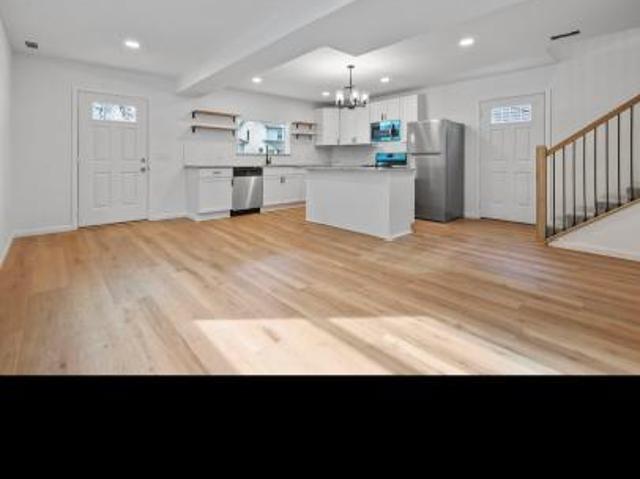 1 Br, 1 bath, Single Family 350 S Ogden Ave