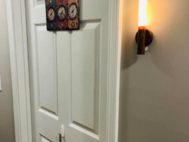 1 Br, 1 bath, Single Family 3555 Burkland Dr