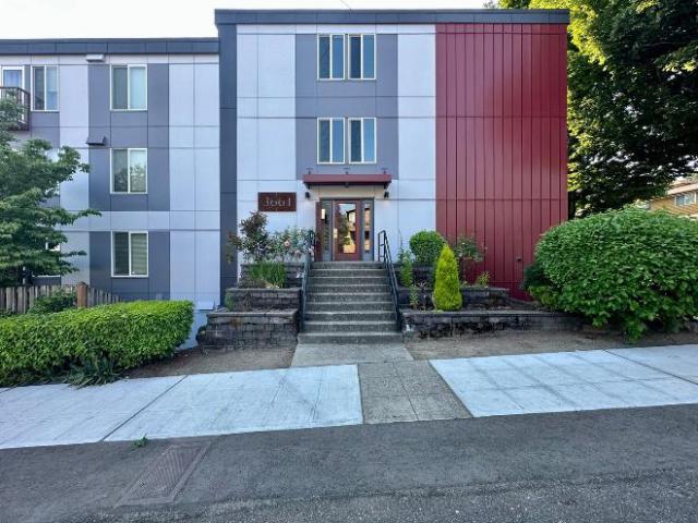 1 Br, 1 bath, Single Family 3661 Phinney Ave N