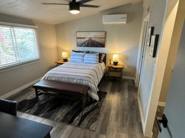 1 Br, 1 bath, Single Family 3860 E Mission Ln