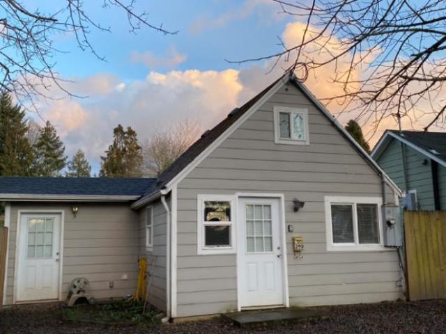 1 Br, 1 bath, Single Family 390 22nd St SE