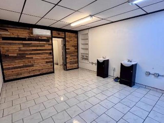1 Br, 1 bath, Single Family 3213 S Main St