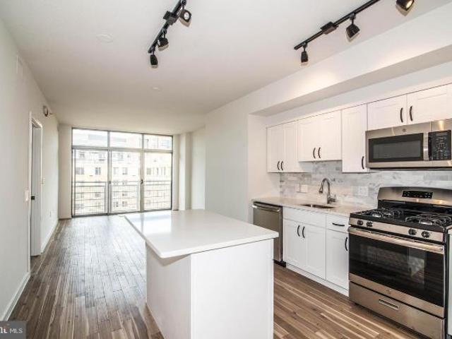 1 Br, 1 bath, Single Family 475 K Street NW