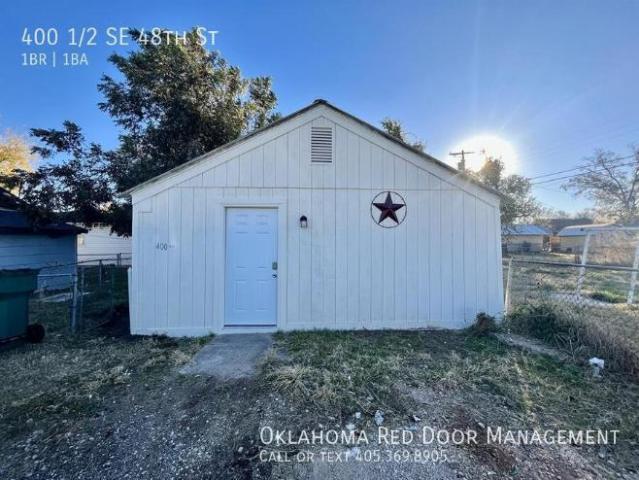 1 Br, 1 bath, Single Family 400 1/2 Se 48th St