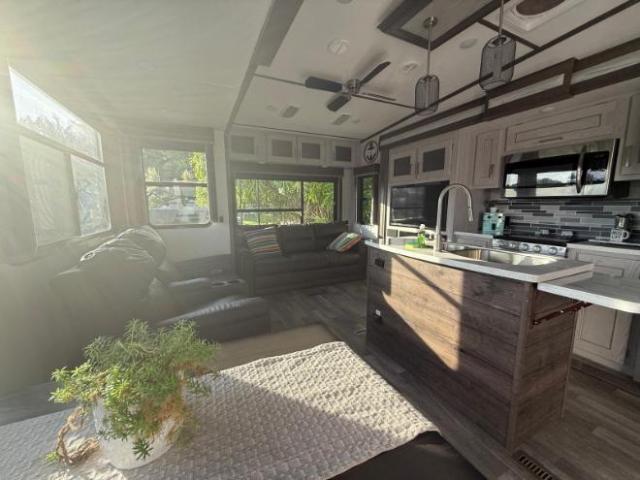 1 Br, 1 bath, Single Family 434 Sw Whitmore Drive