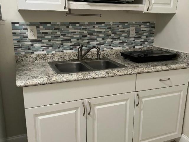1 Br, 1 bath, Single Family 43 NW 199th St