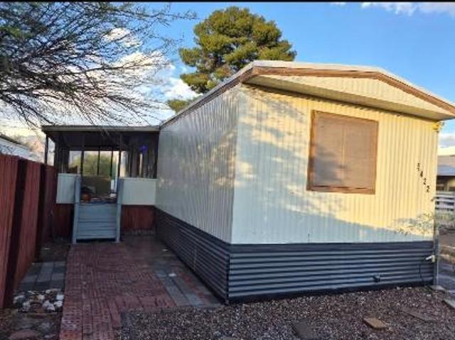 1 Br, 1 bath, Single Family 5422 N Royal Palms Drive