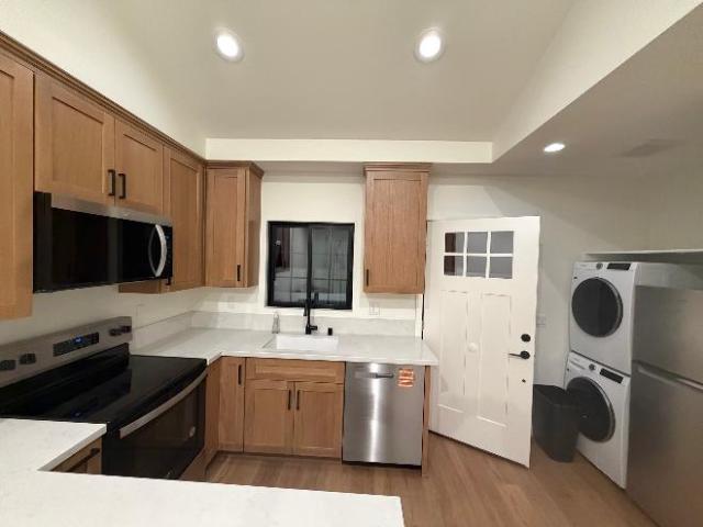1 Br, 1 bath, Single Family 5579 Brunswick Ave