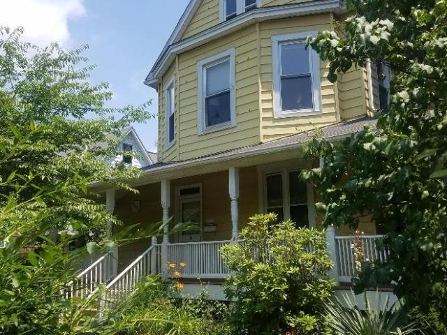 1 Br, 1 bath, Single Family 5001 Roland Ave 2nd Floor