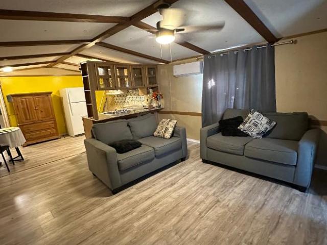1 Br, 1 bath, Single Family 5005 E State Hwy 107
