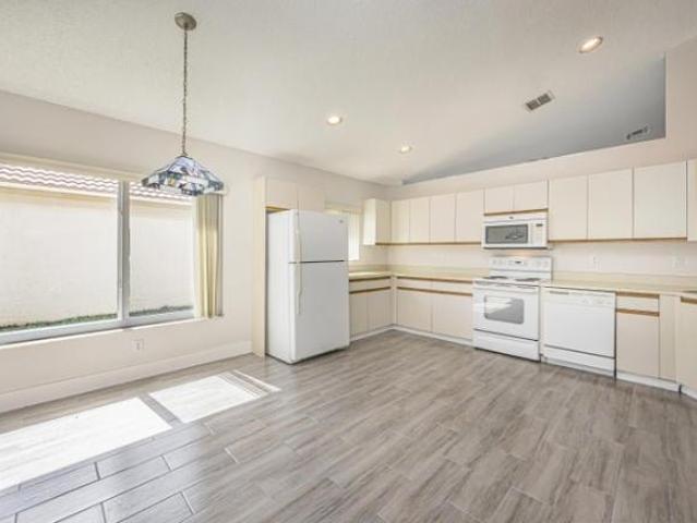1 Br, 1 bath, Single Family 5148 Rosen Boulevard