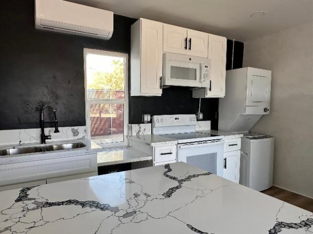 1 Br, 1 bath, Single Family 6545 Pine Ave