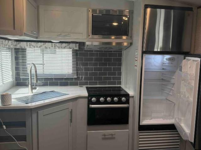 1 Br, 1 bath, Single Family 6242 SW 24th St