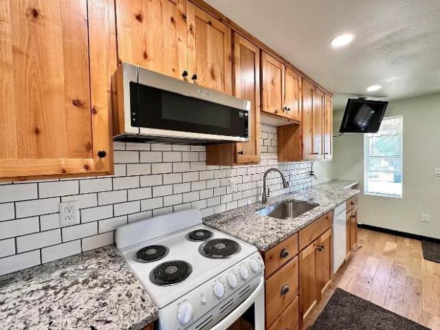 1 Br, 1 bath, Single Family 745 NE Belknap St