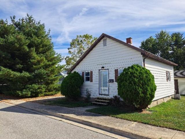 2 Br, 1 bath, Single Family 718 Center St