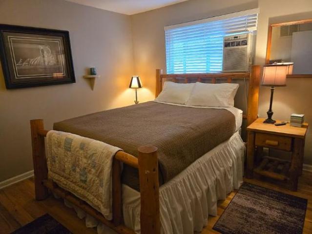 1 Br, 1 bath, Single Family 7224 South Clarkson Street