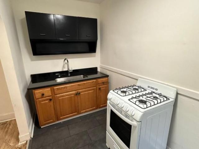 1 Br, 1 bath, Single Family 8302 Lake Ave