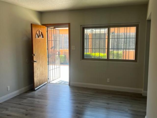 1 Br, 1 bath, Single Family 9617 1/2 S Hoover St