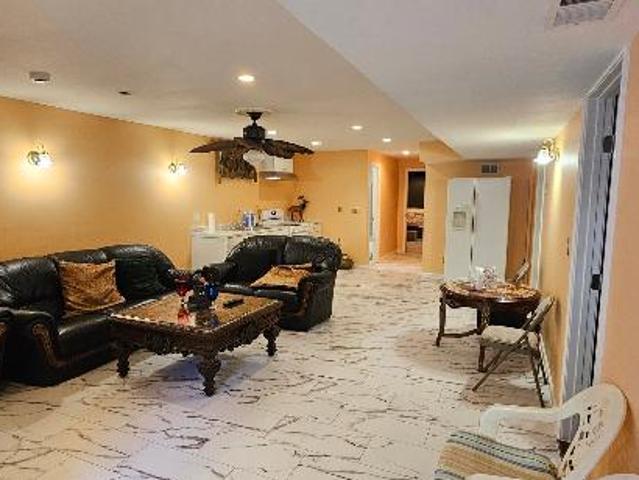 1 Br, 1 bath, Single Family 9227 Matthew Dr