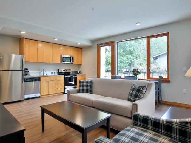 1 BR, 1 BA Apartment 1400 Bellevue Way Northeast Unit 1 1472, Bellevue, WA 98004