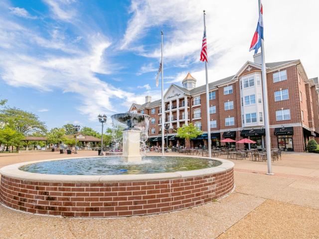 1 BR, 1 BA Apartment 141 East Madison Avenue Unit B400, Saint Louis, MO 63122