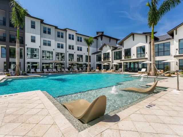 1 BR, 1 BA Apartment 1420 Lakefront Drive Unit 1305, Sarasota, FL 34240