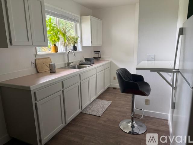 1 BR, 1 BA Apartment 14332 Northeast Alton Court, Portland, OR 97230