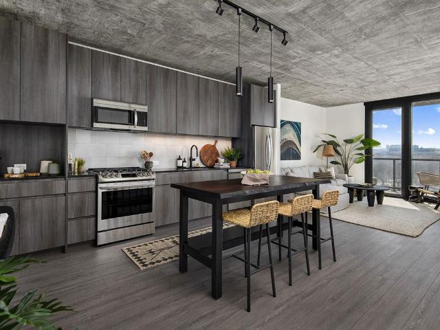 1 BR, 1 BA Apartment 1454 West Randolph Street Unit 1010, Chicago, IL 60607