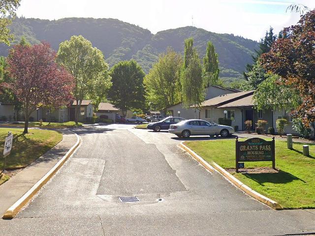 1 BR, 1 BA Apartment 1465 NE 10th Street, Grants Pass, OR 97526