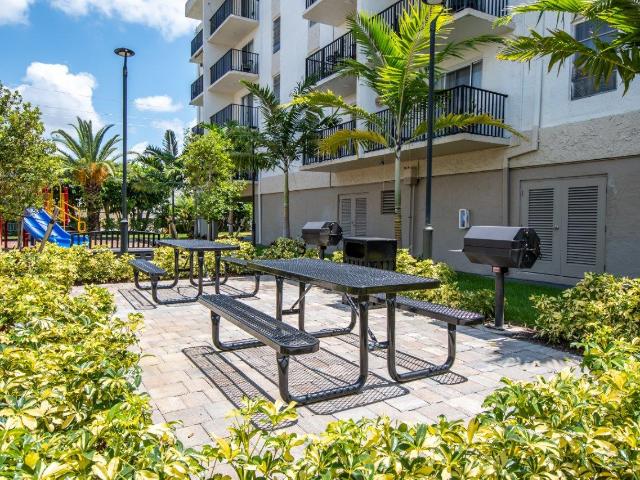 1 BR, 1 BA Apartment 1475 W 46th Street Unit 334B, Hialeah, FL 33012