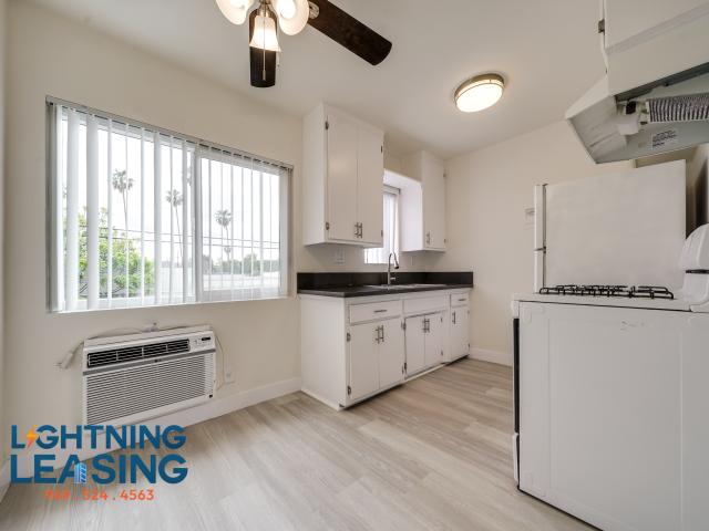 1 BR, 1 BA Apartment 14765 1/2 Delano Street, Van Nuys, CA 91411