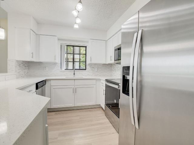 1 BR, 1 BA Apartment 14768 Enclave Lakes Drive Unit 08C2, Delray Beach, FL 33484