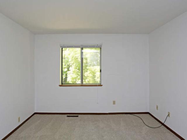 1 BR, 1 BA Apartment 1480 Park St, White Bear Lake, MN 55110