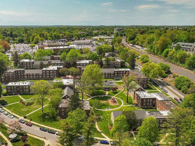 1 BR, 1 BA Apartment 150 E Wynnewood Rd Unit E, Wynnewood, PA 19096