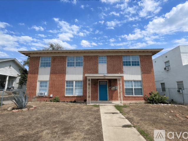 1 BR, 1 BA Apartment 1511 W Woodlawn Ave, Unit 4, San Antonio, TX 78201