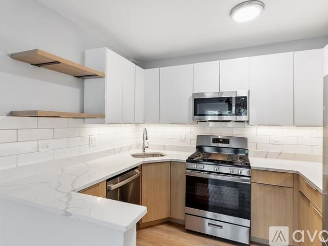 1 BR, 1 BA Apartment 1521 W Sherwin Ave, Unit 307, Chicago, IL 60626