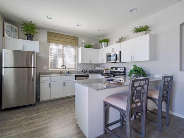 1 BR, 1 BA Apartment 15267 North 140th Drive Unit 1049, Surprise, AZ 85379