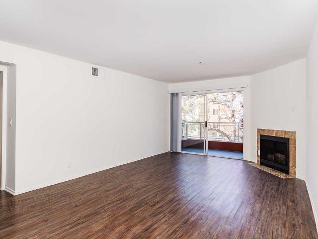 1 BR, 1 BA Apartment 1538 North Martel Avenue Unit 204, Los Angeles, CA 90046