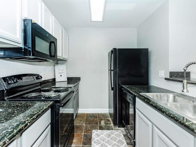 1 BR, 1 BA Apartment 15900 Space Center Blvd Unit M11, Houston, TX 77062