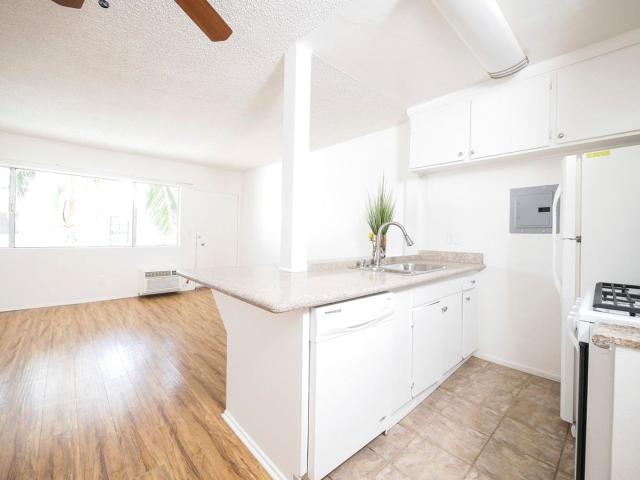 1 BR, 1 BA Apartment 15925 Victory Boulevard Unit 217 Unit 117#105, Van Nuys, CA 91406