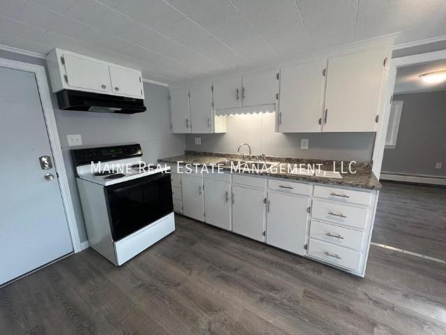1 BR, 1 BA Apartment 159 College Ave. Apt Waterville, ME 04901