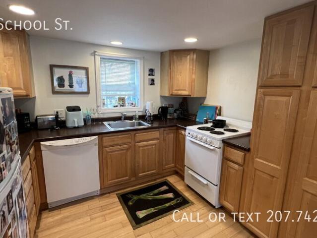 1 BR, 1 BA Apartment 15 A School St Dover, NH 03820