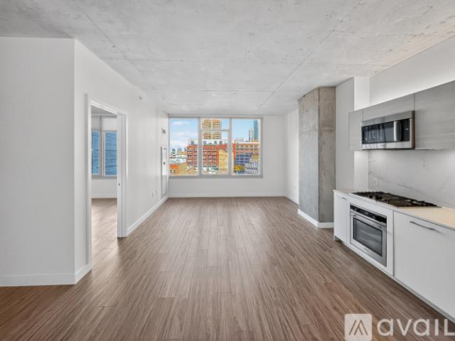 1 BR, 1 BA Apartment 163 N Desplaines St, Unit 1212, Chicago, IL 60661