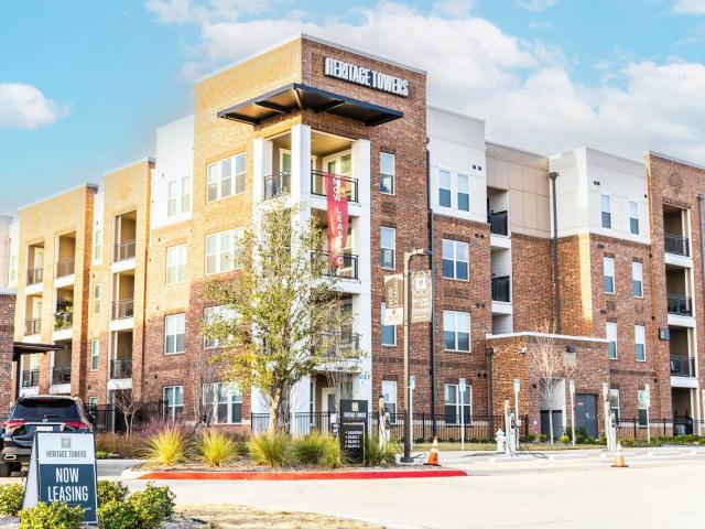 1 BR, 1 BA Apartment 1600 North Summit Avenue Unit 2302, Lewisville, TX 75077
