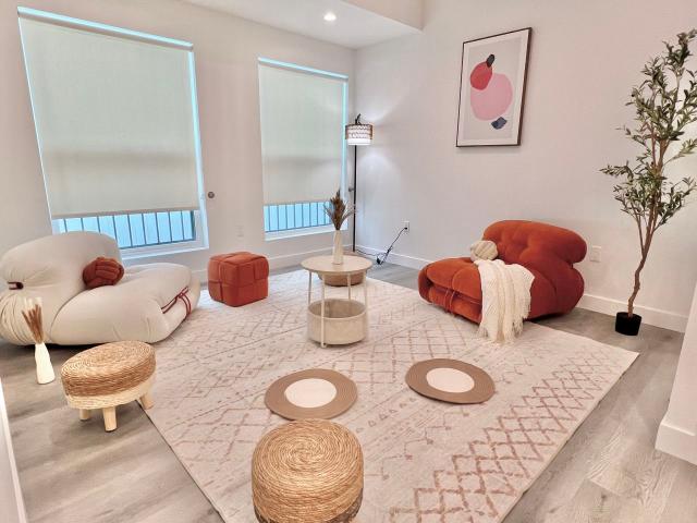 1 BR, 1 BA Apartment 1600 West 35th Street Unit 1602 W 35TH ST 301 Private Bathroom, Los Angeles, CA 90018