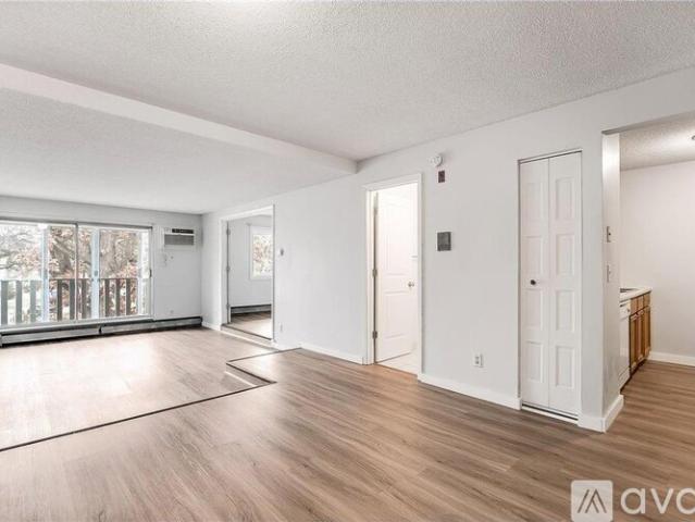 1 BR, 1 BA Apartment 1601 North Innsbruck Drive, Unit #281, Fridley, MN 55432