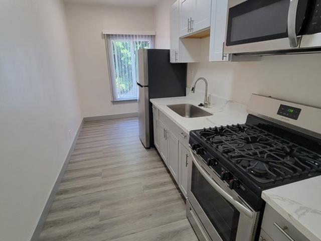 1 BR, 1 BA Apartment 1623 N Mariposa Ave, Unit 200, Los Angeles, CA 90027