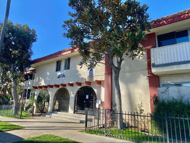 1 BR, 1 BA Apartment 1645 N. Winona Boulevard Unit 074#216, Los Angeles, CA 90027